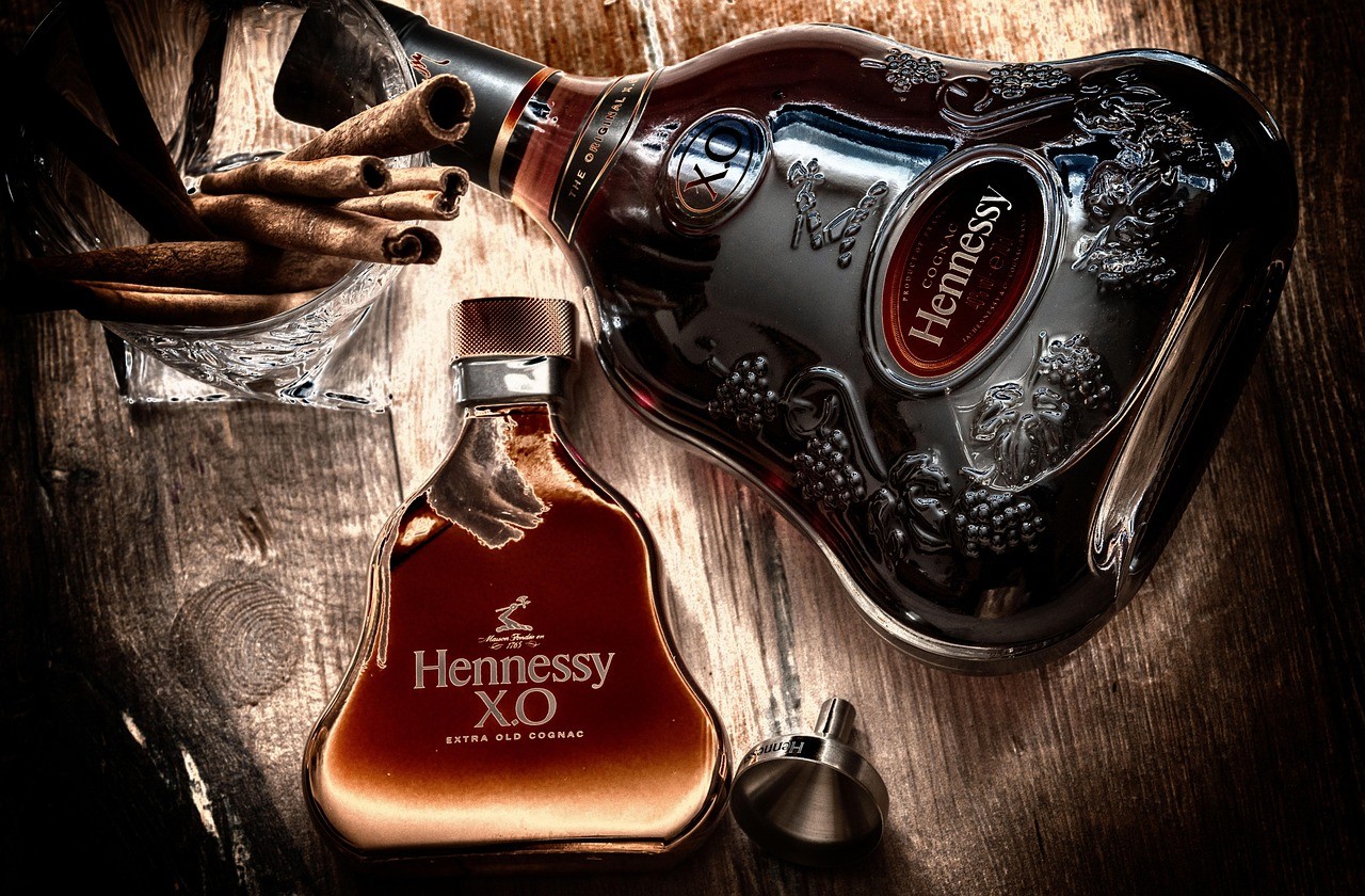 Luxury Guide to Cognac: Best Distilleries, Hotels & Private Tours